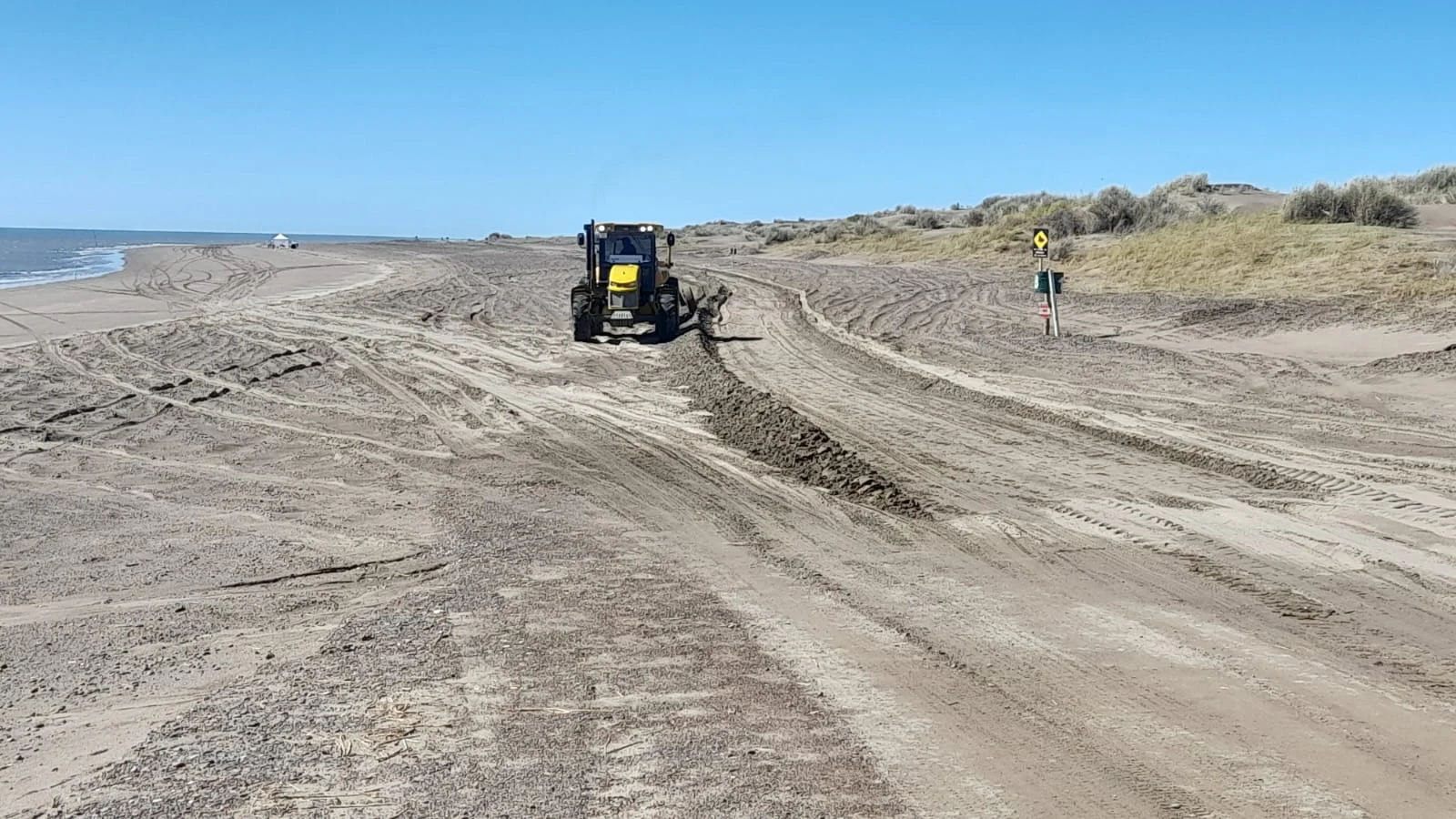 La lluvia rompió el camino de acceso a la playa de arena de San Blas e ...